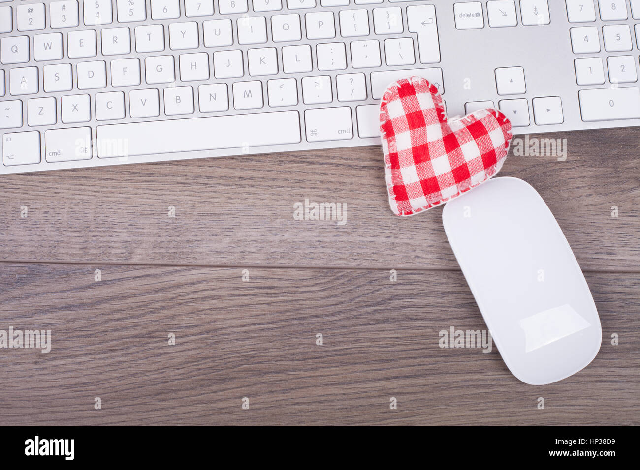 Wooden desk with a keyboard, mouse and heart from above Stock Photo - Alamy