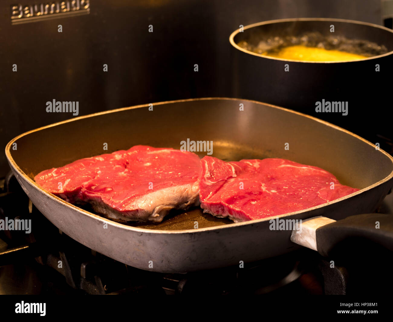 Griddle in the kitchen hi-res stock photography and images - Alamy