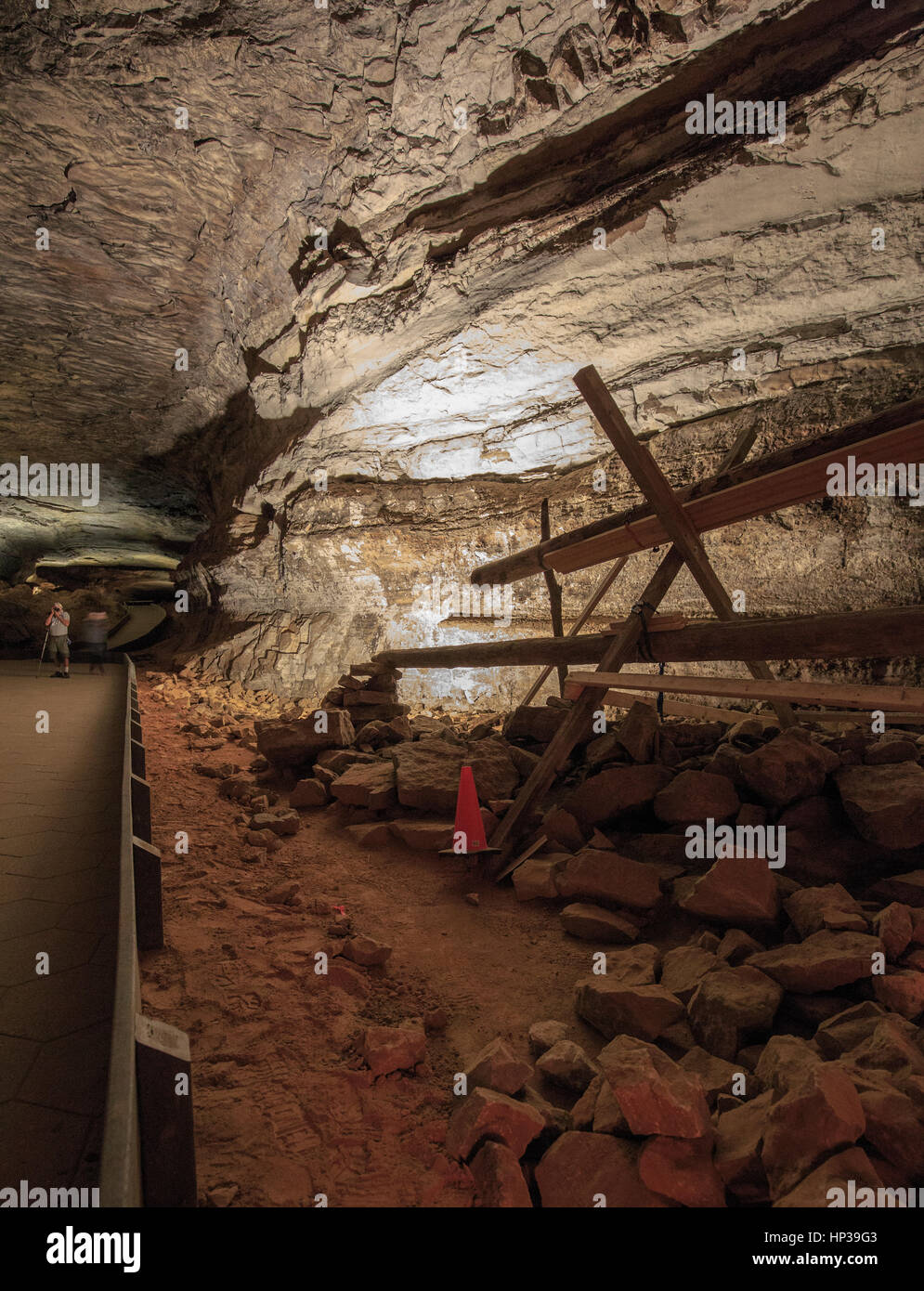 Underground walking underground cave tour at Mammoth Cave National Park ...