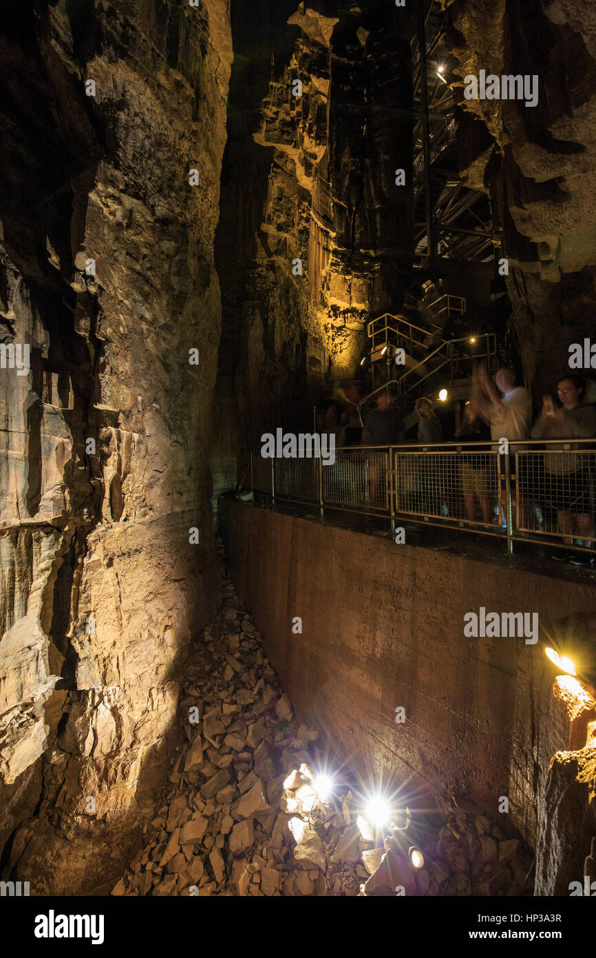 Underground walking underground cave tour at Mammoth Cave National Park ...