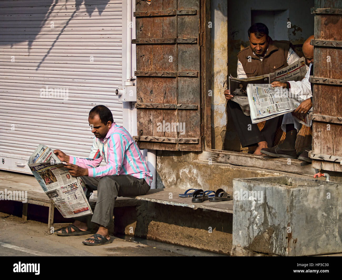 Engrossed in reading hi-res stock photography and images - Alamy