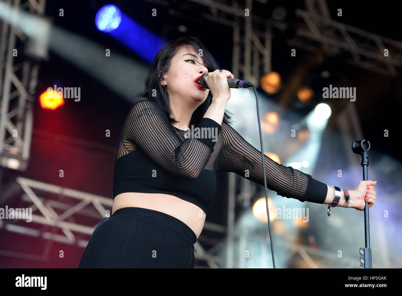 BARCELONA - MAY 29: Dum Dum Girls (American rock band from Los Angeles ...