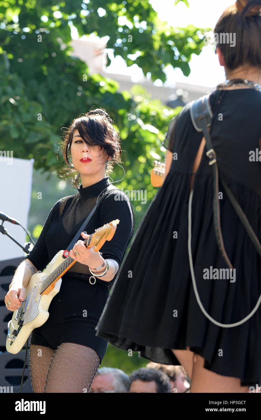 BARCELONA - MAY 30: Dum Dum Girls (rock band from Los Angeles) in ...