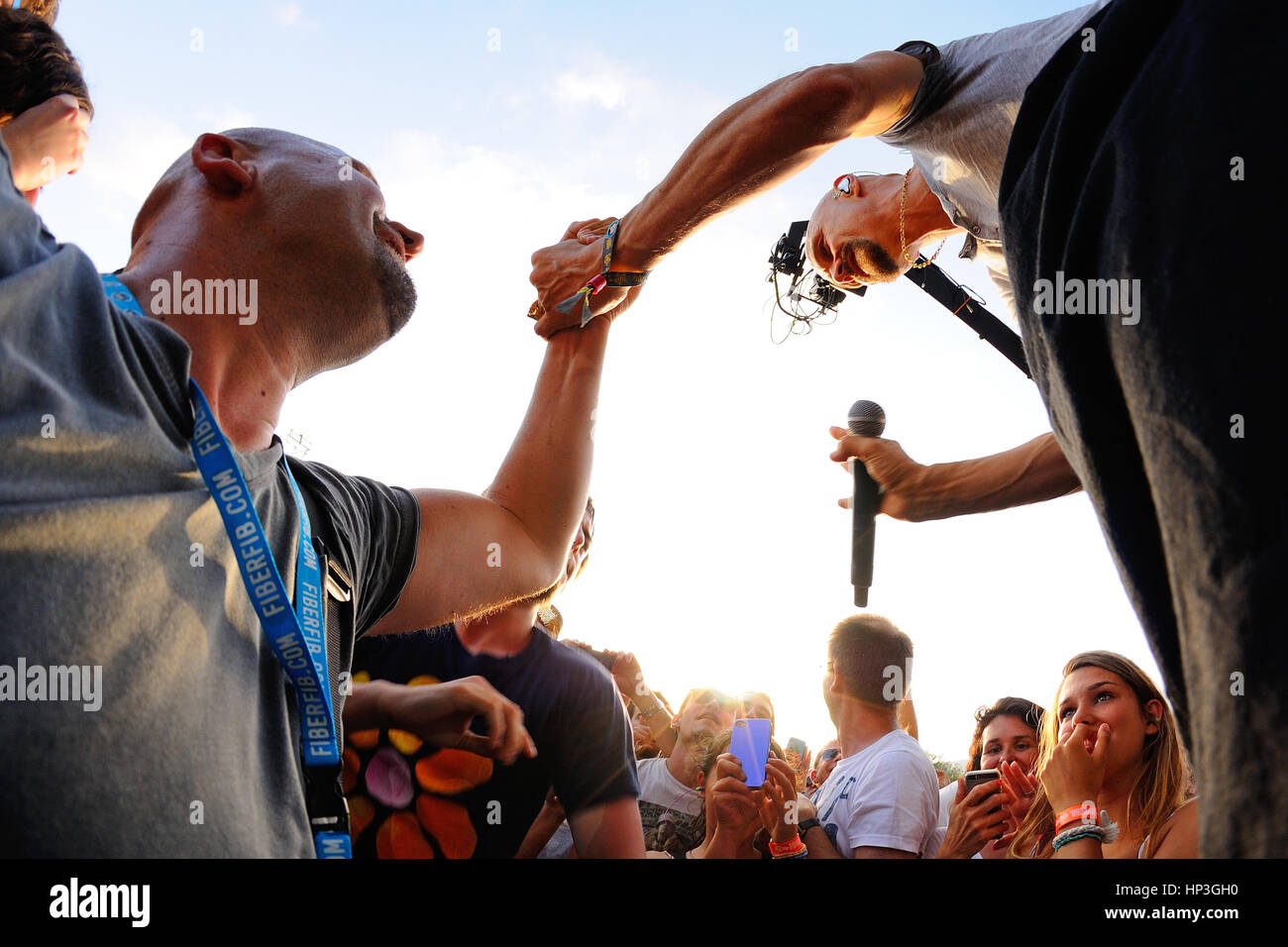 British singer live performer microphone hi-res stock photography and ...