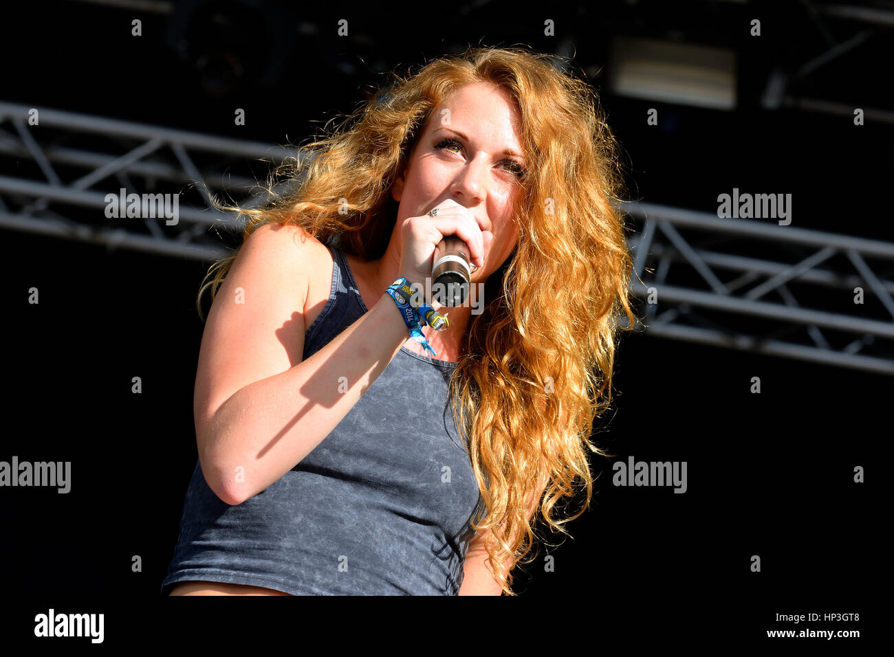 BENICASSIM, SPAIN - JULY 20: Jessica Sweetman performs at FIB Festival ...