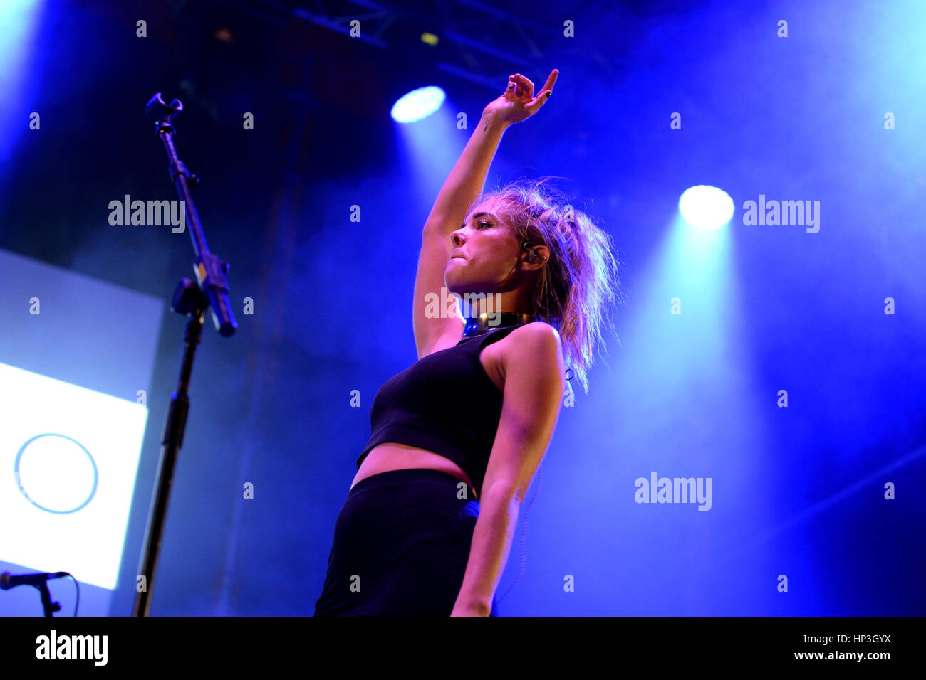 Female pop star hi-res stock photography and images - Alamy