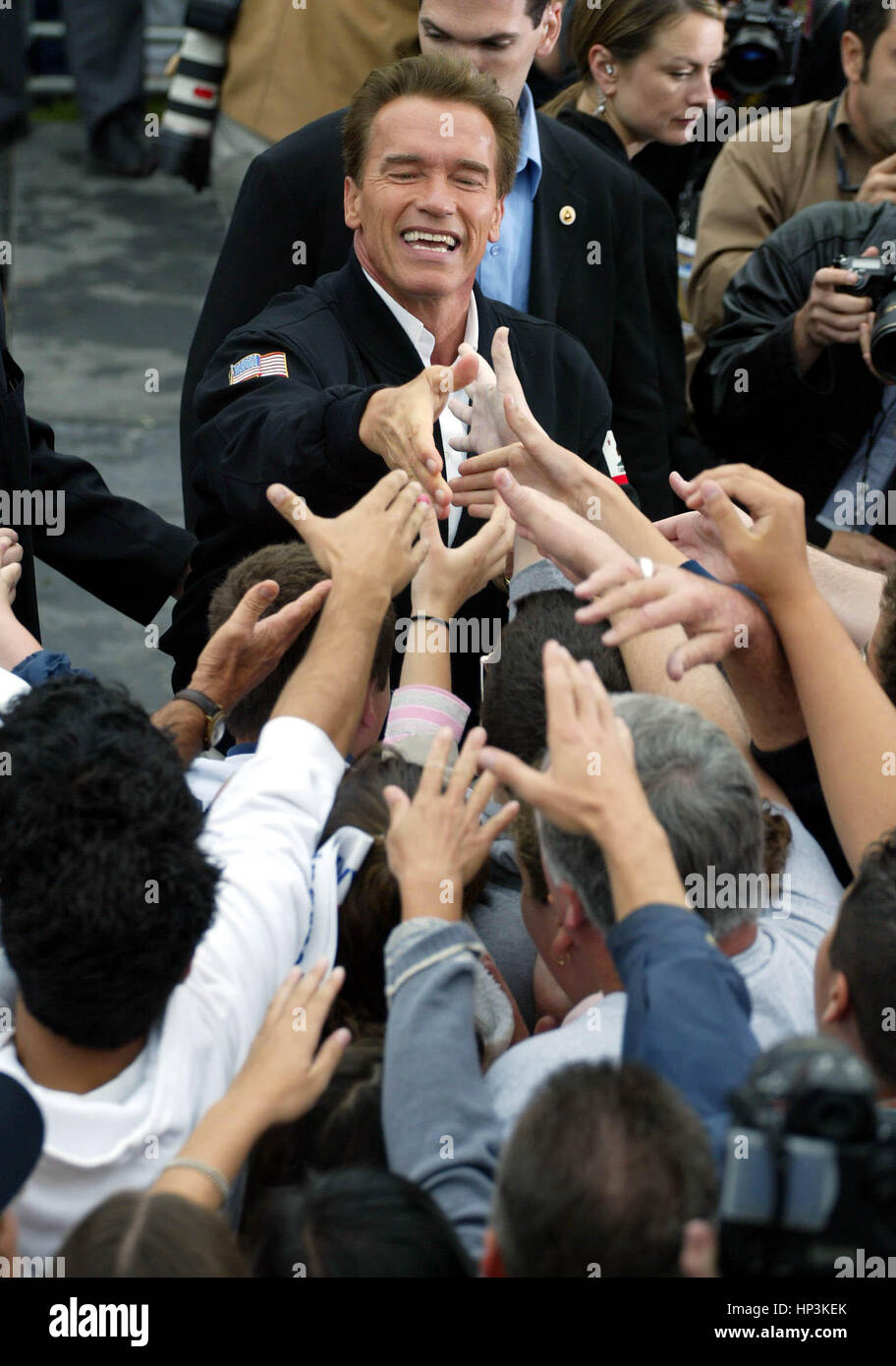 Arnold schwarzenegger hands hi-res stock photography and images - Alamy