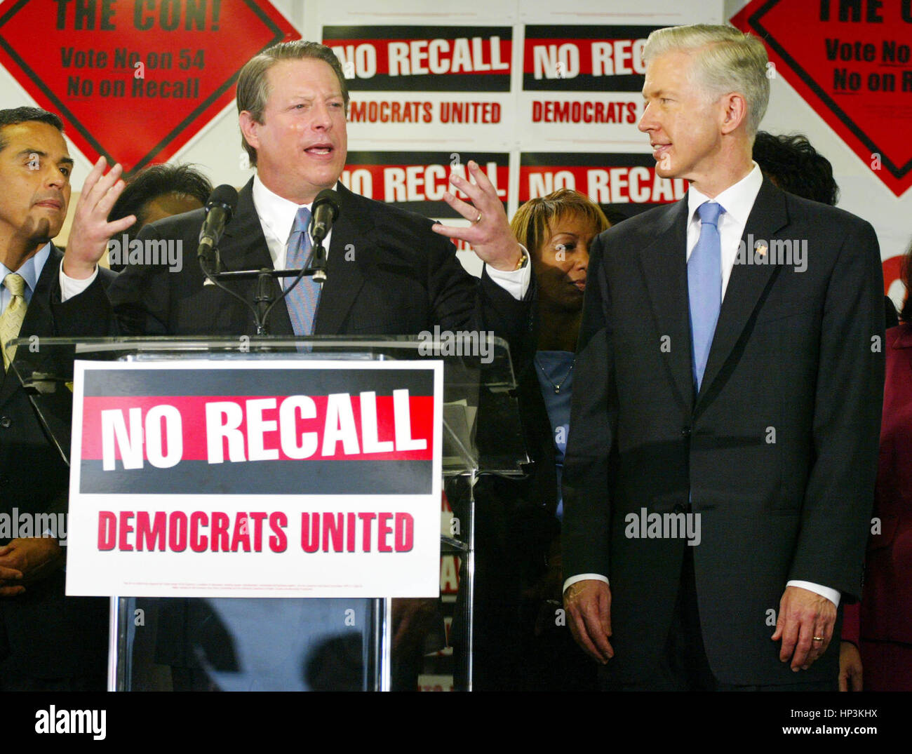 Gray davis 2003 hi-res stock photography and images - Alamy