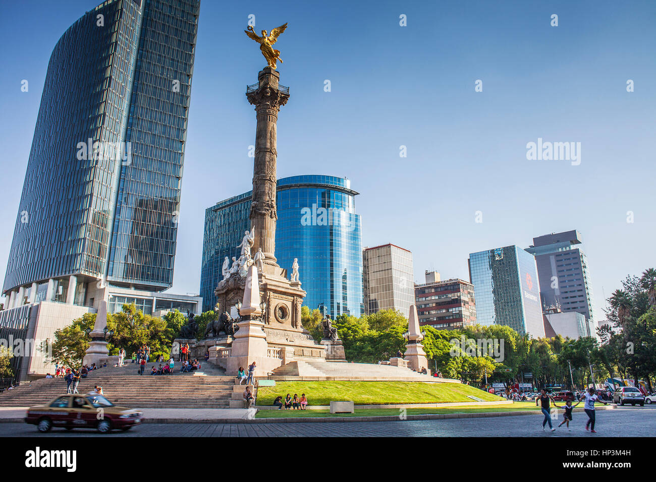 Angel statue, Independence Monument in Avenida de la Reforma, Mexico ...