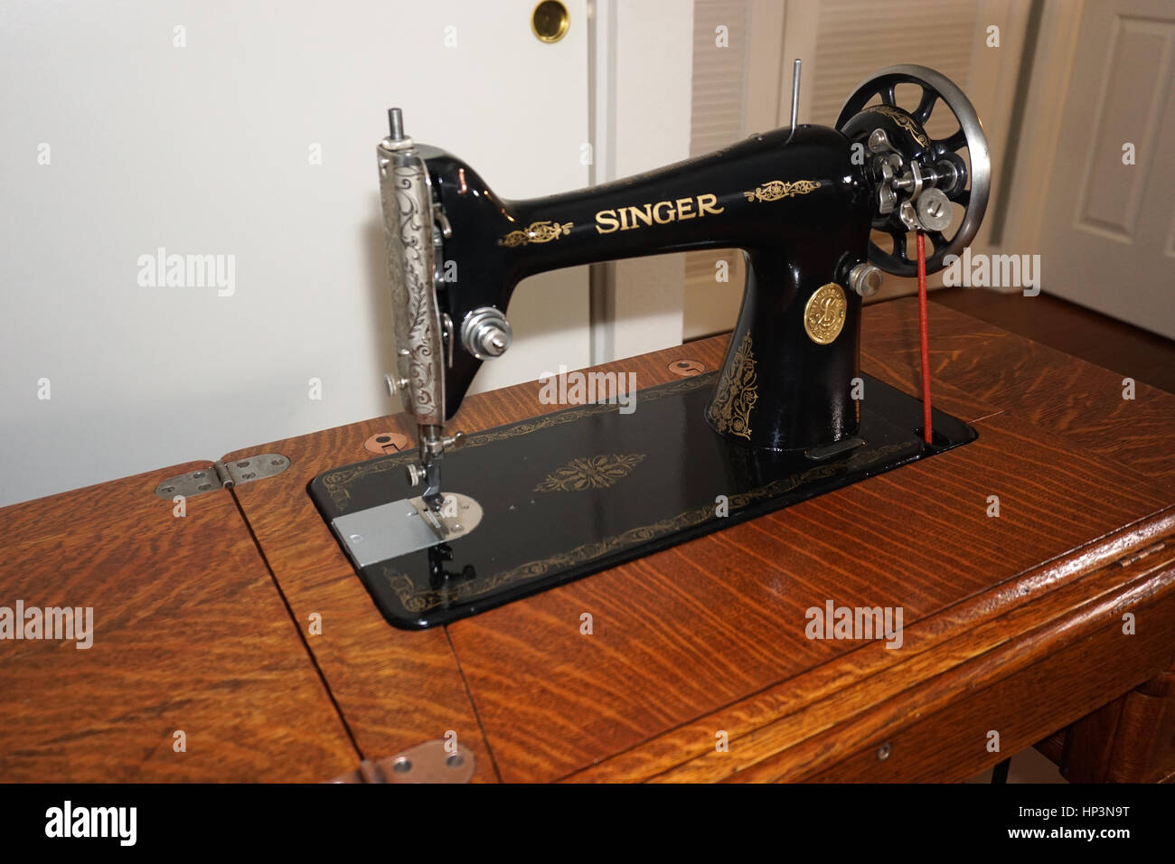 Singer Antique Sewing Machine Stock Photos & Singer Antique Sewing ...