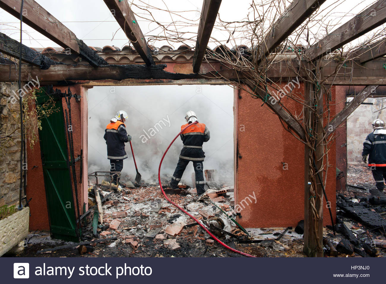 Fireman Putting Out Building Fire Stock Photos & Fireman Putting Out ...