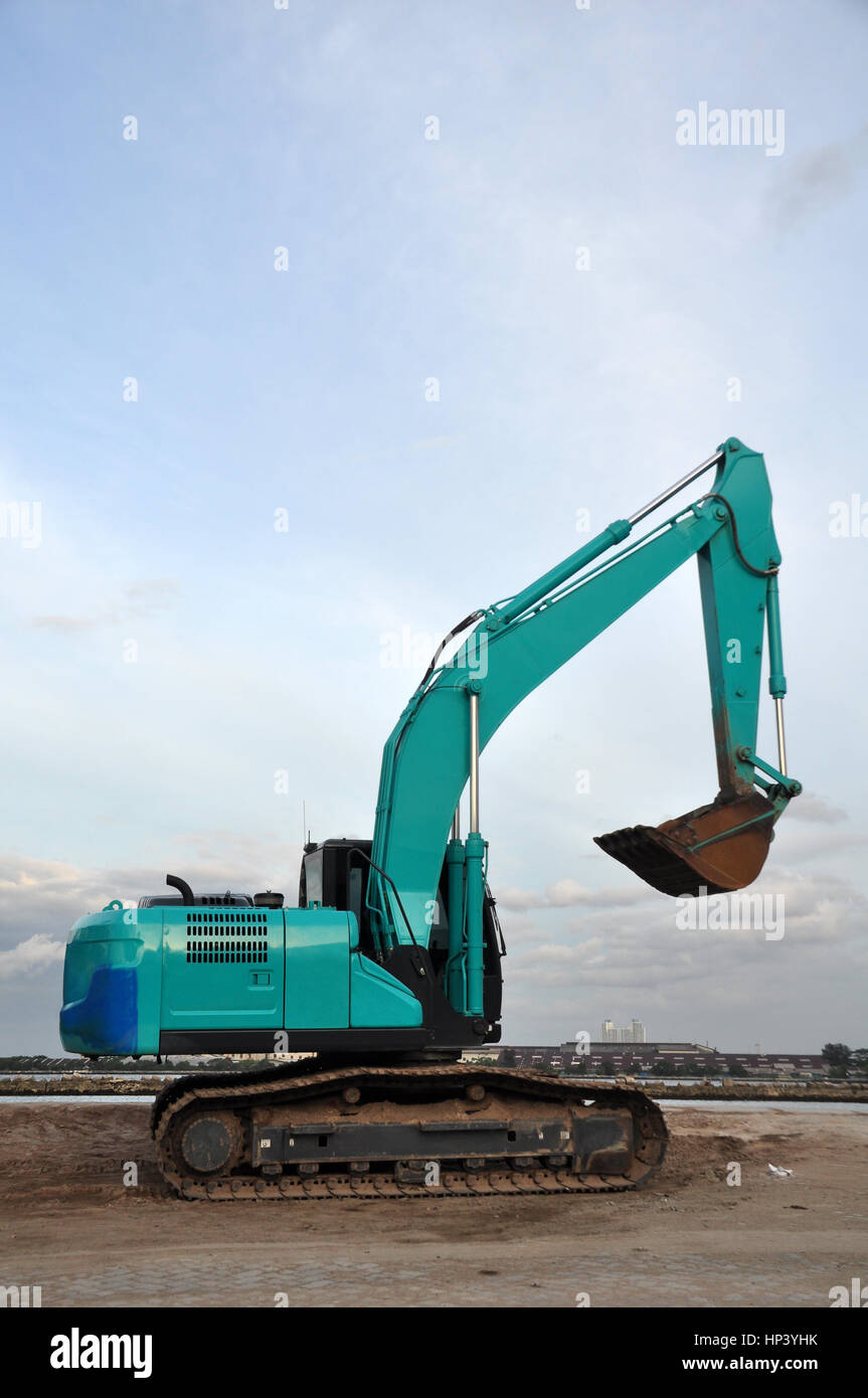 Green excavator hi-res stock photography and images - Alamy