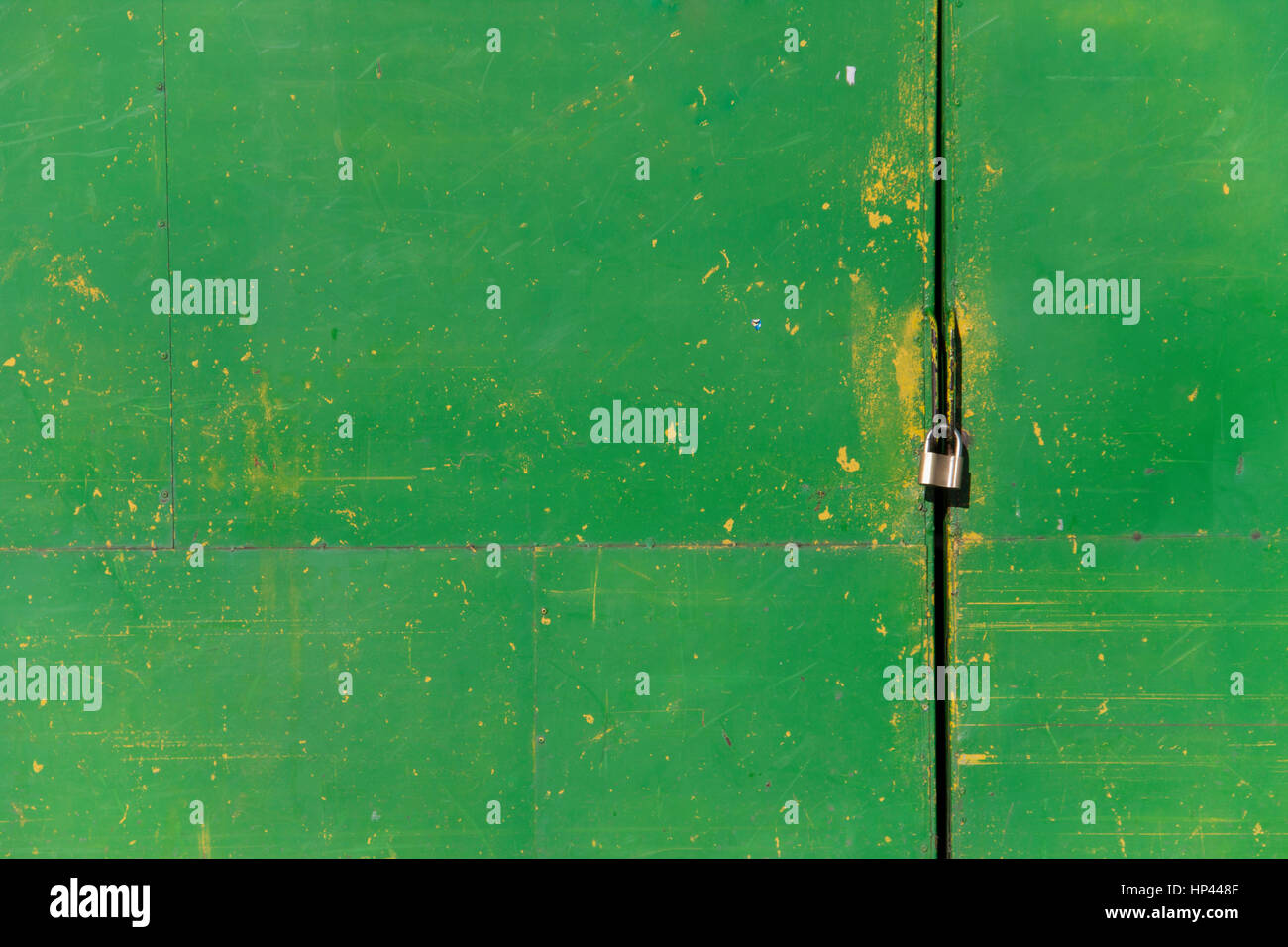 green door and padlock Stock Photo - Alamy
