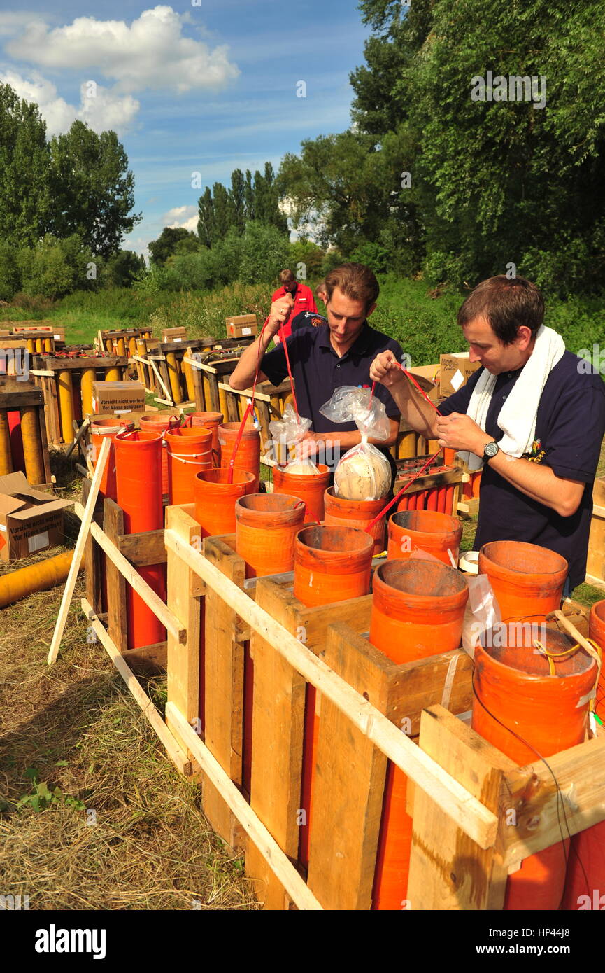 Pyrotechnicians hi-res stock photography and images - Alamy