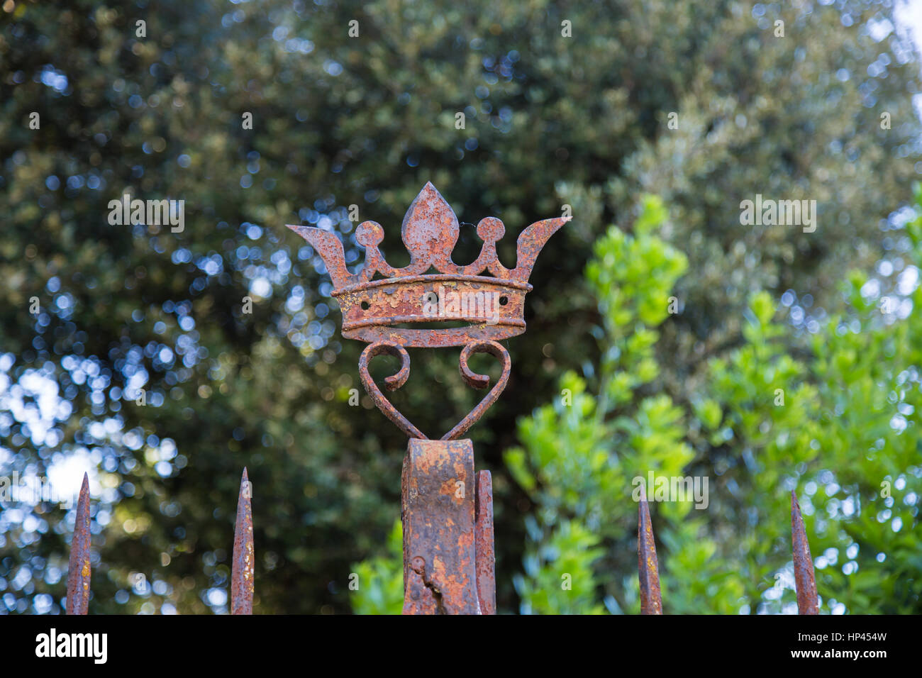 Crown royal insignia gate hi-res stock photography and images - Alamy