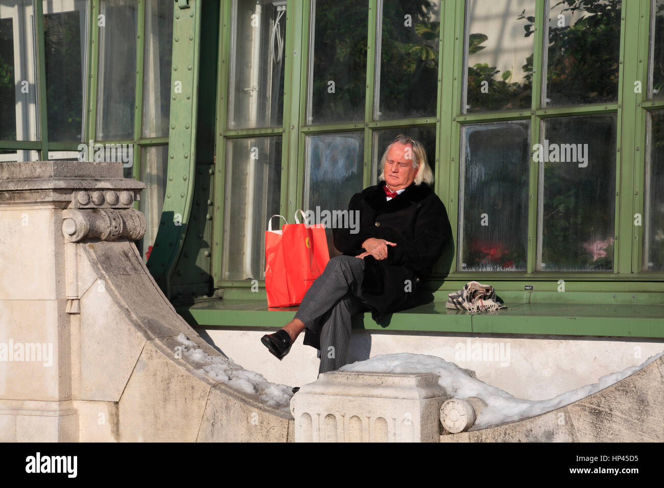Sunbath hi-res stock photography and images - Alamy