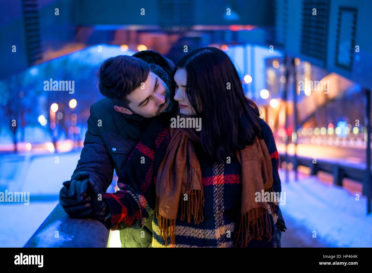 Romantic couple kissing night hi-res stock photography and images - Alamy