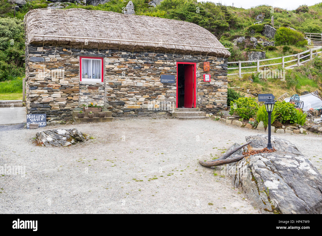 Glencolmcille folk village hi-res stock photography and images - Alamy
