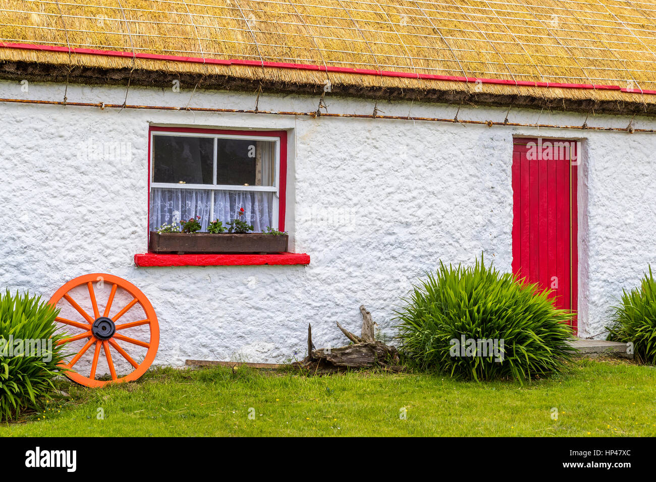 Glencolmcille folk village hi-res stock photography and images - Alamy
