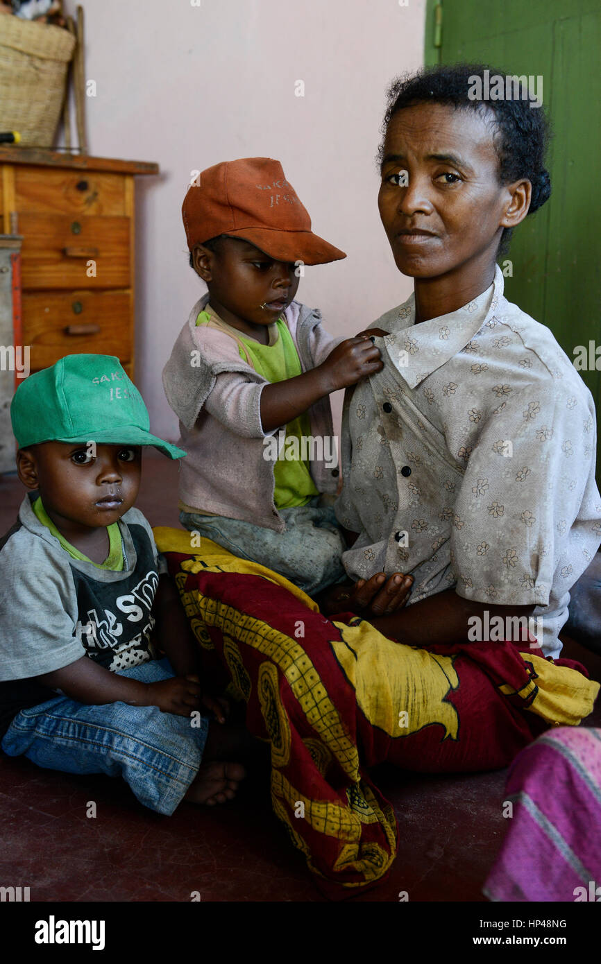 MADAGASCAR, Mananjary, canal des Pangalanes, village AMBOHITSARA, tribe ...