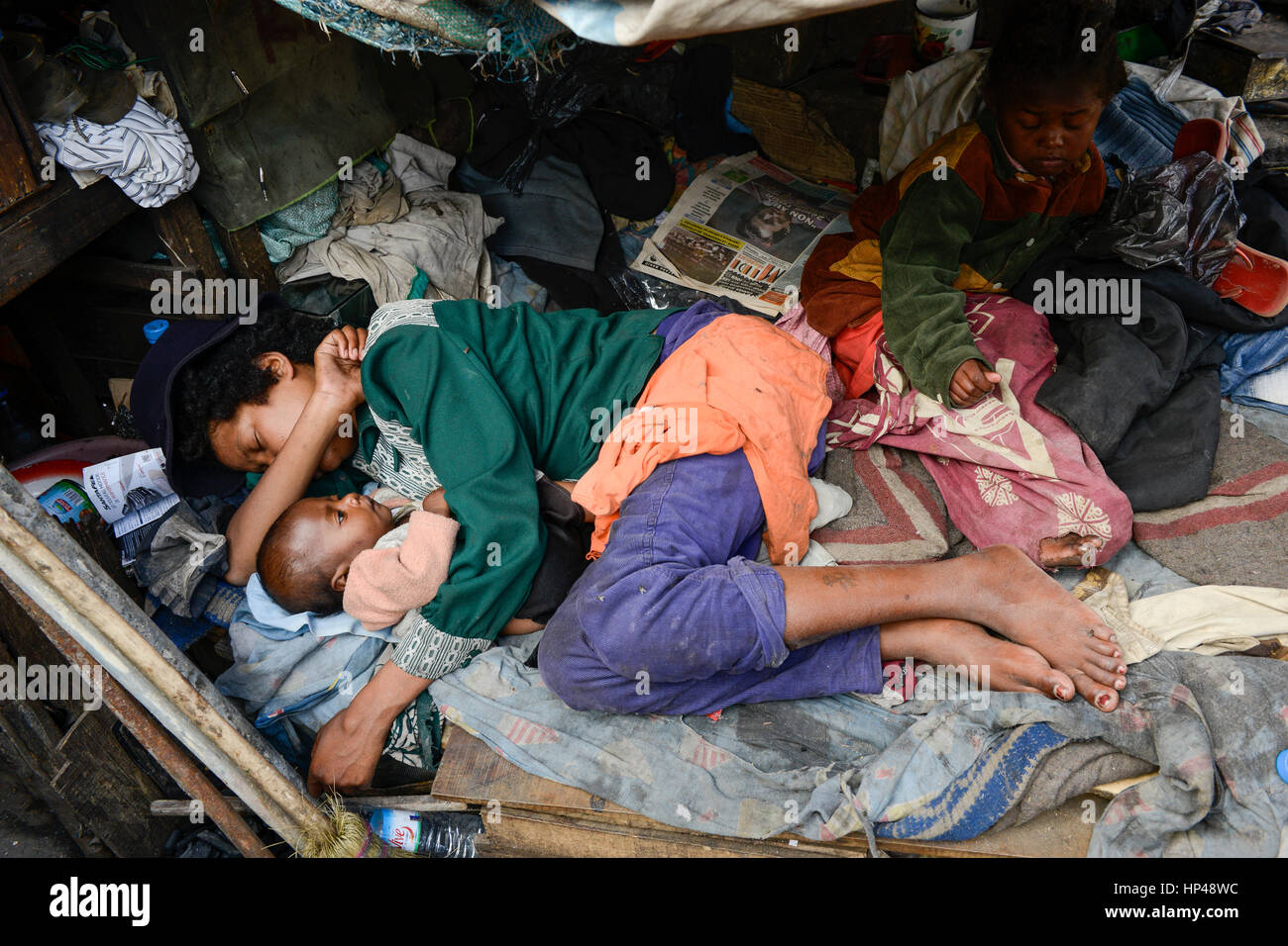 Slum family sleeping hi-res stock photography and images - Alamy