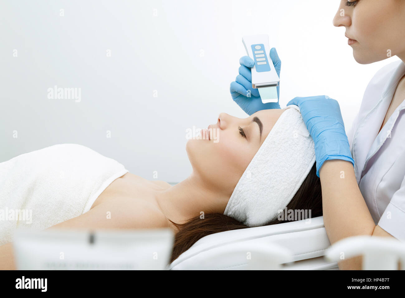 Doctor with Ultrasonic scraber Stock Photo - Alamy