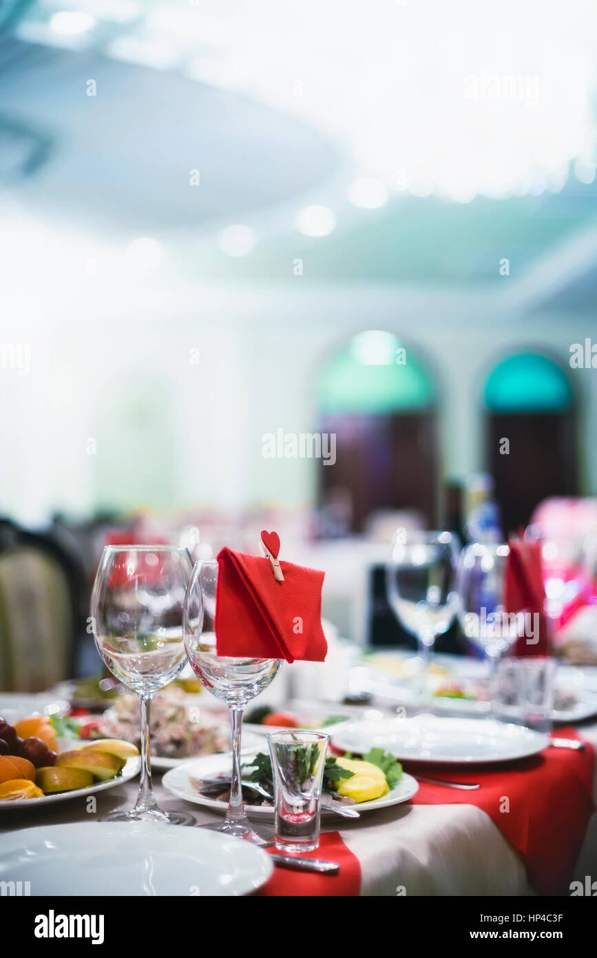 Wine glasses red envelope hi-res stock photography and images - Alamy