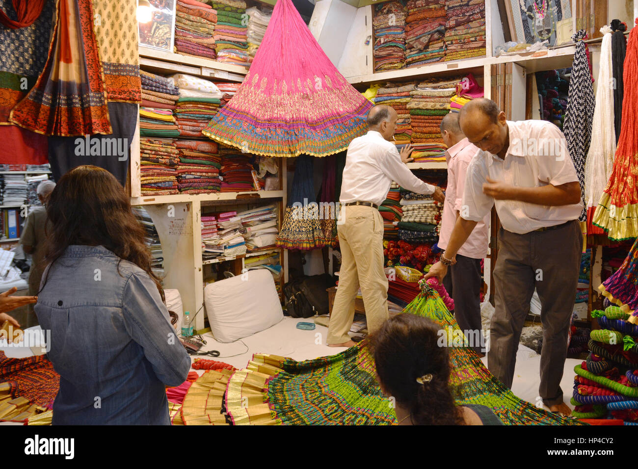 Cloth market mumbai hi-res stock photography and images - Alamy