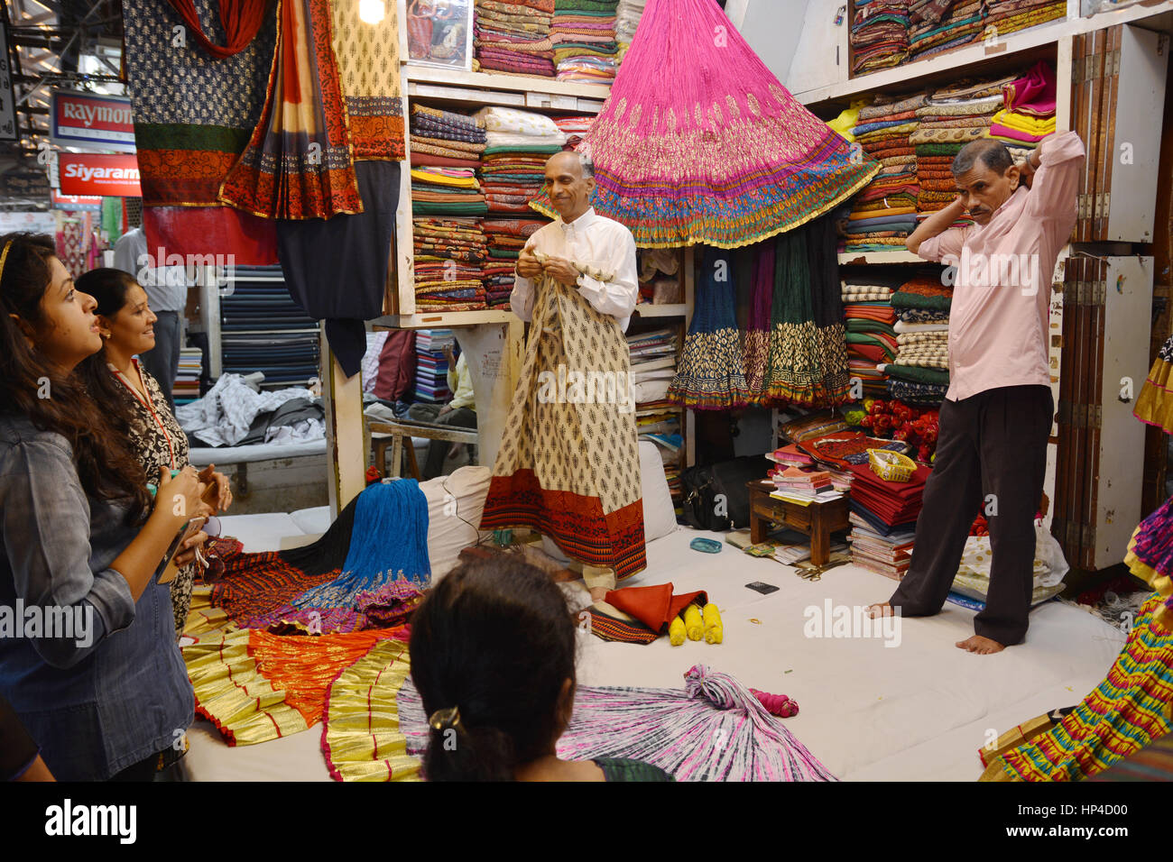 Cloth market mumbai hi-res stock photography and images - Alamy