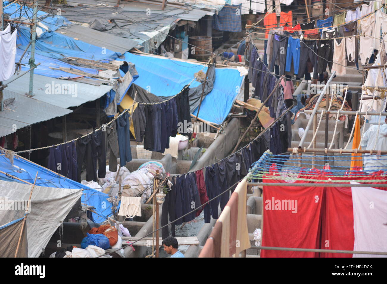 Mumbai poverty skyscraper hi-res stock photography and images - Alamy