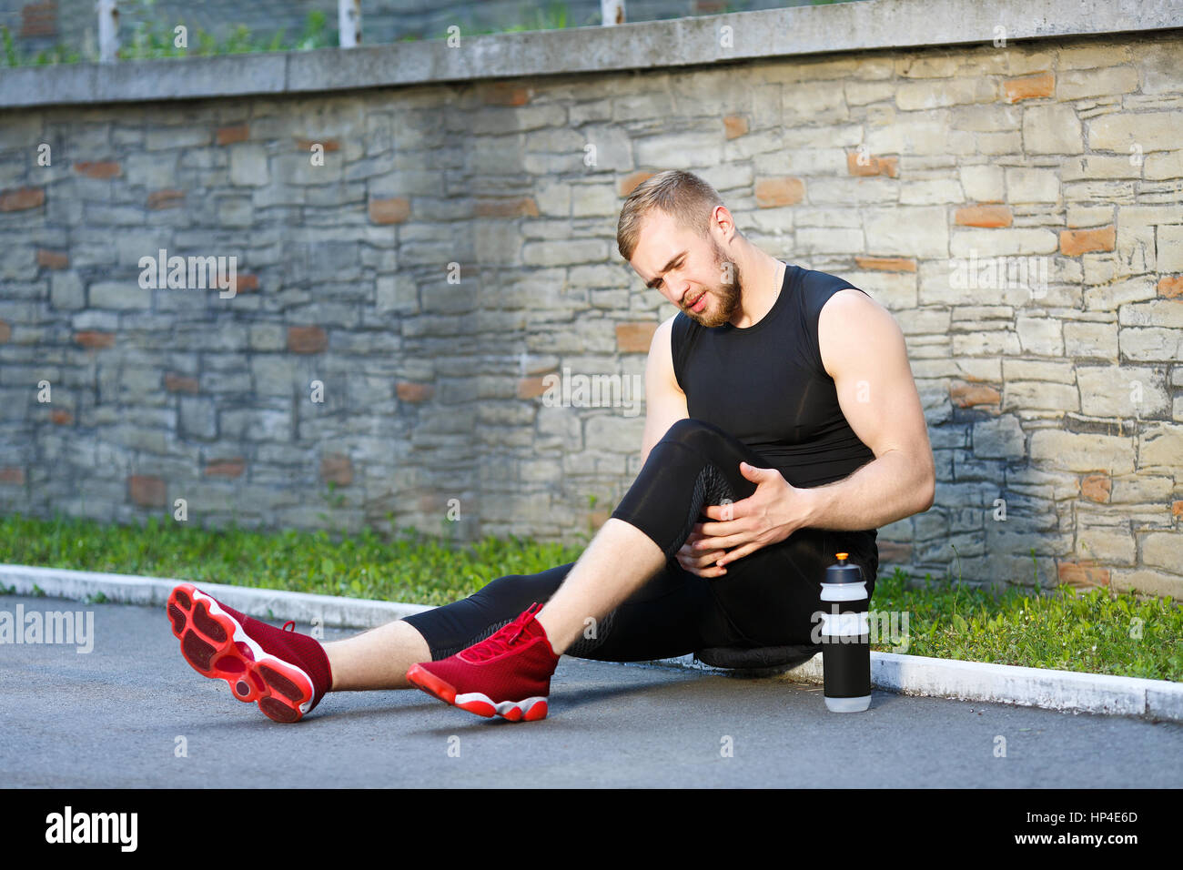 One leg sitting position hi-res stock photography and images - Alamy