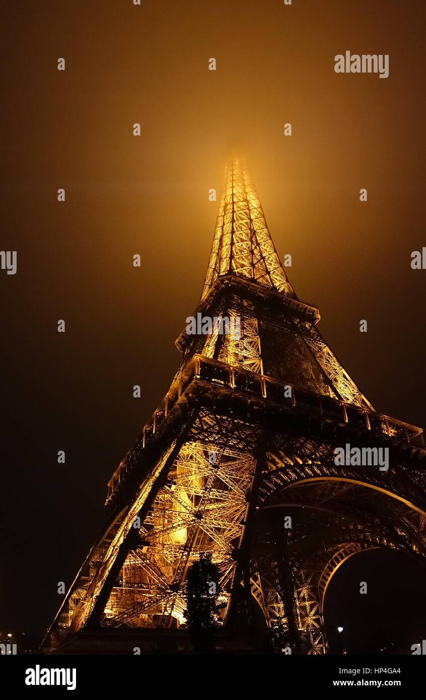 Eiffel tower day night hi-res stock photography and images - Alamy