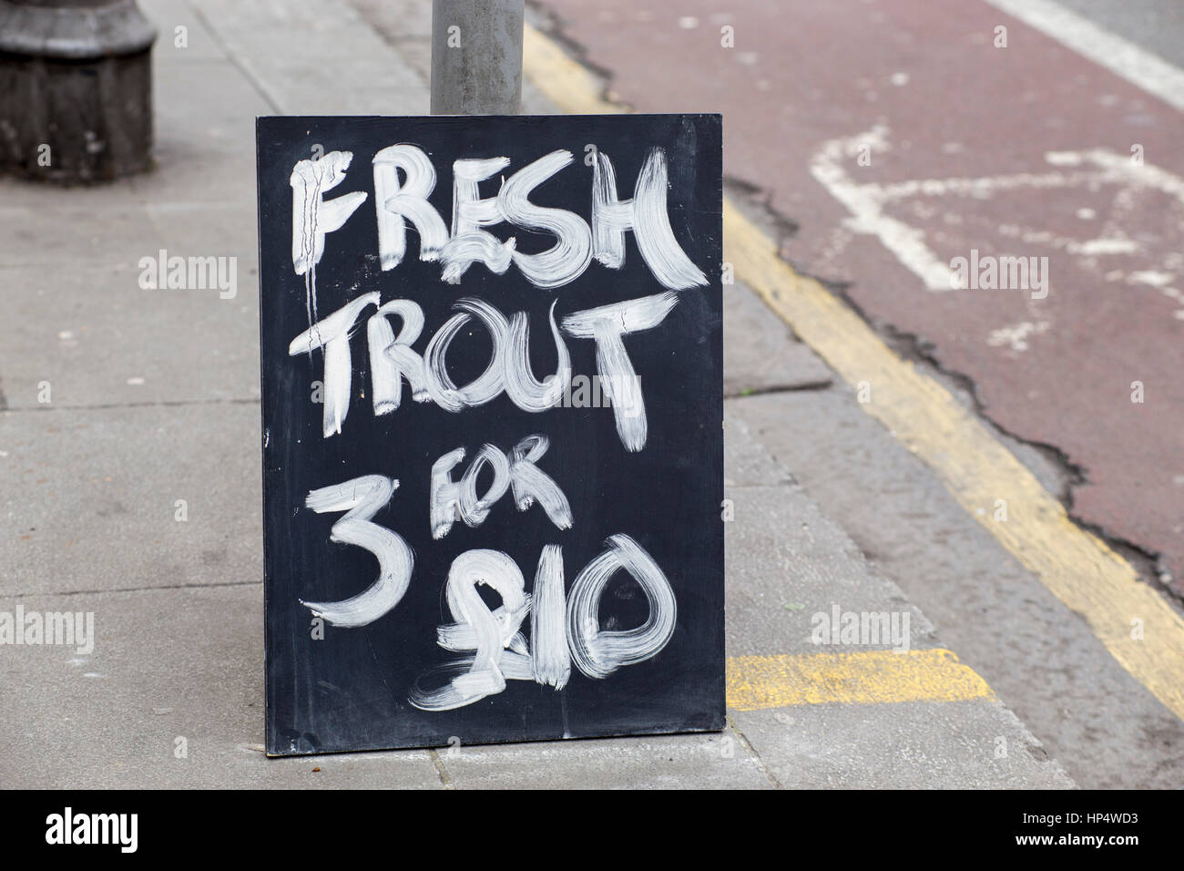 Fishmongers sign hi-res stock photography and images - Alamy