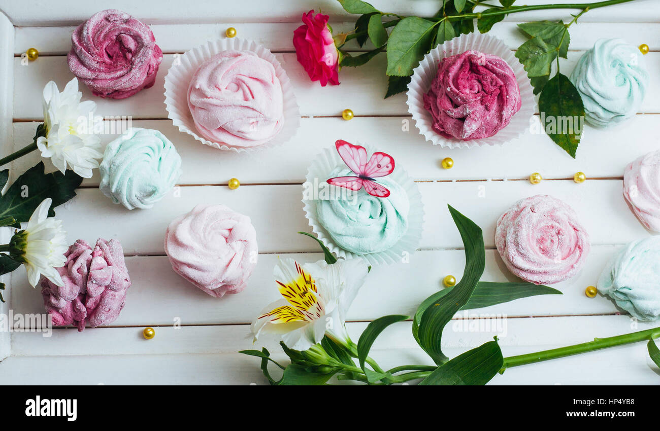 Rose marshmallows and beautiful flowers on a white background wo Stock ...