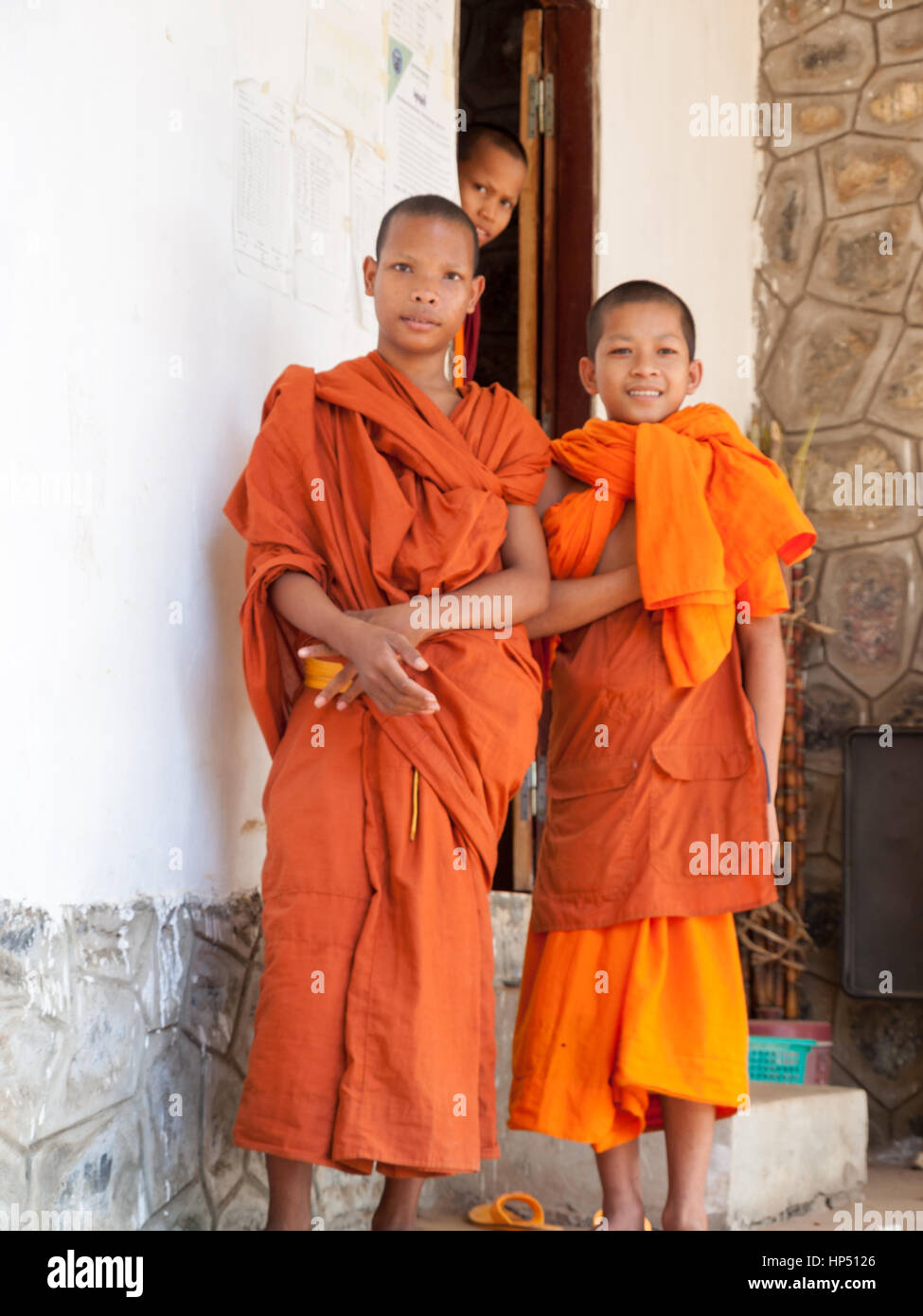 Cambodian children monks Stock Photo - Alamy