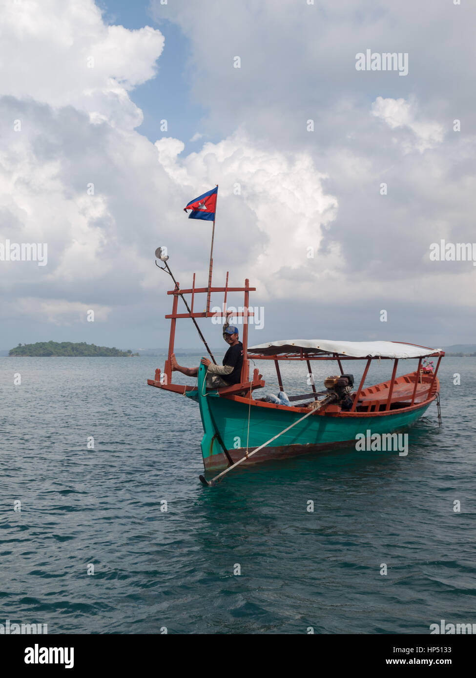 Small traditional indian boat hi-res stock photography and images - Alamy