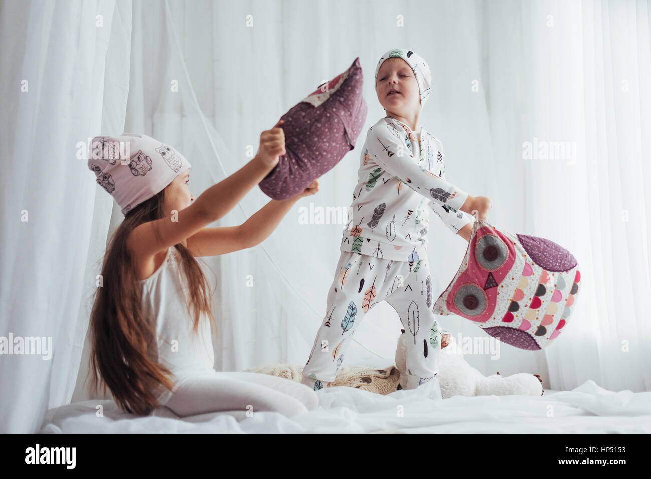 Children in pajamas hi-res stock photography and images - Alamy