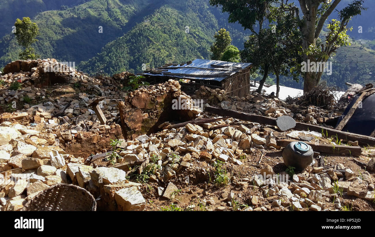 Earthquake damage house hi-res stock photography and images - Alamy