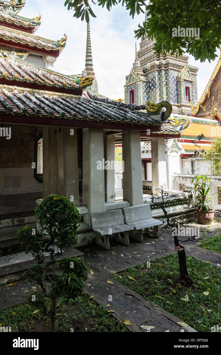 Buddhist temple of the reclining Buddha (Wat Pho) in Bangkok, Thailand ...