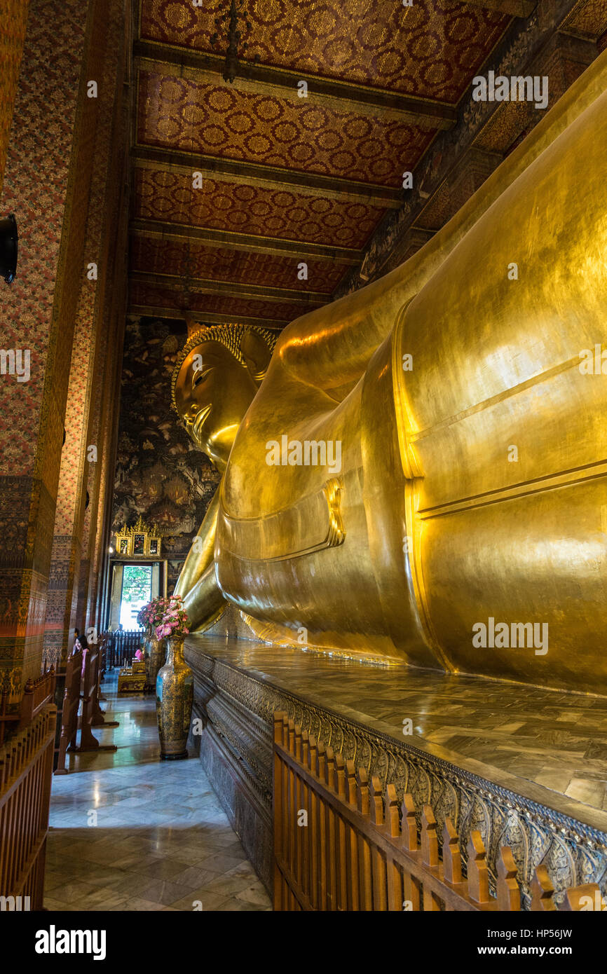 Reclining golden buddha in wat Pho temple, Bangkok, Thailand Stock ...