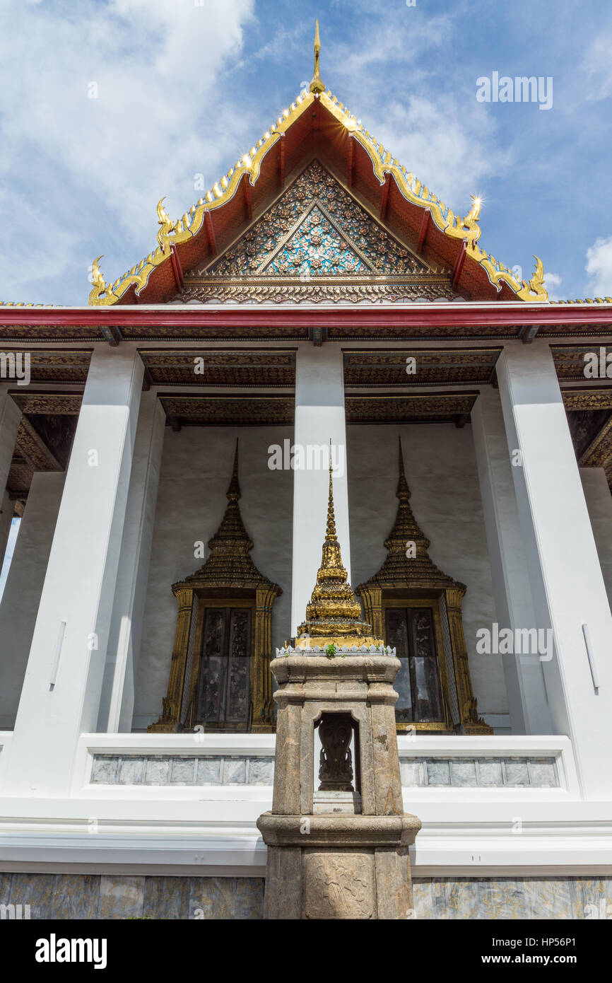 Buddhist temple of the reclining Buddha (Wat Pho) in Bangkok, Thailand ...