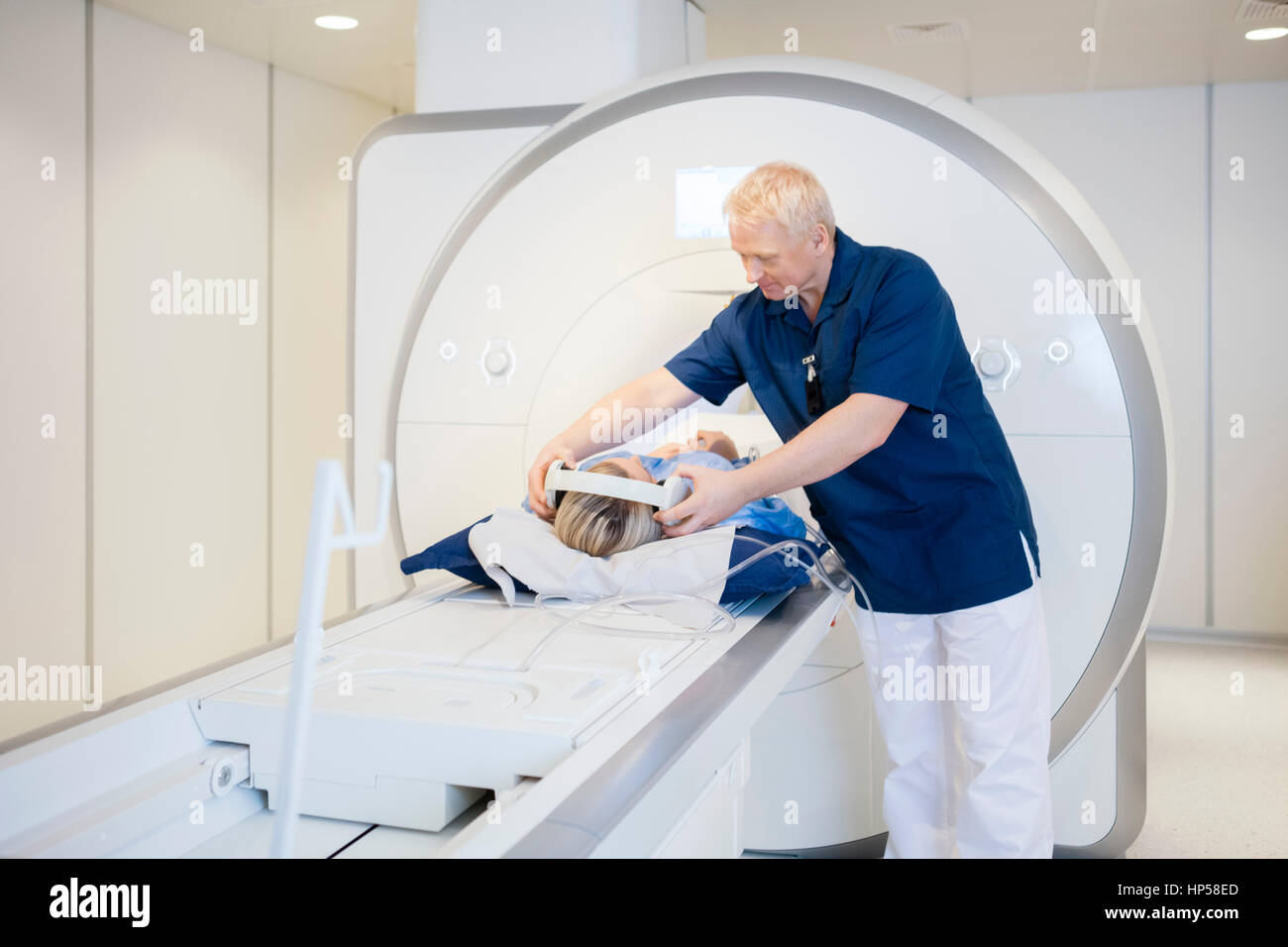 Mri scan machine patient hi-res stock photography and images - Alamy