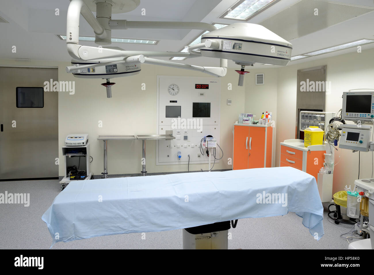 An empty operation room with modern equipment Stock Photo - Alamy