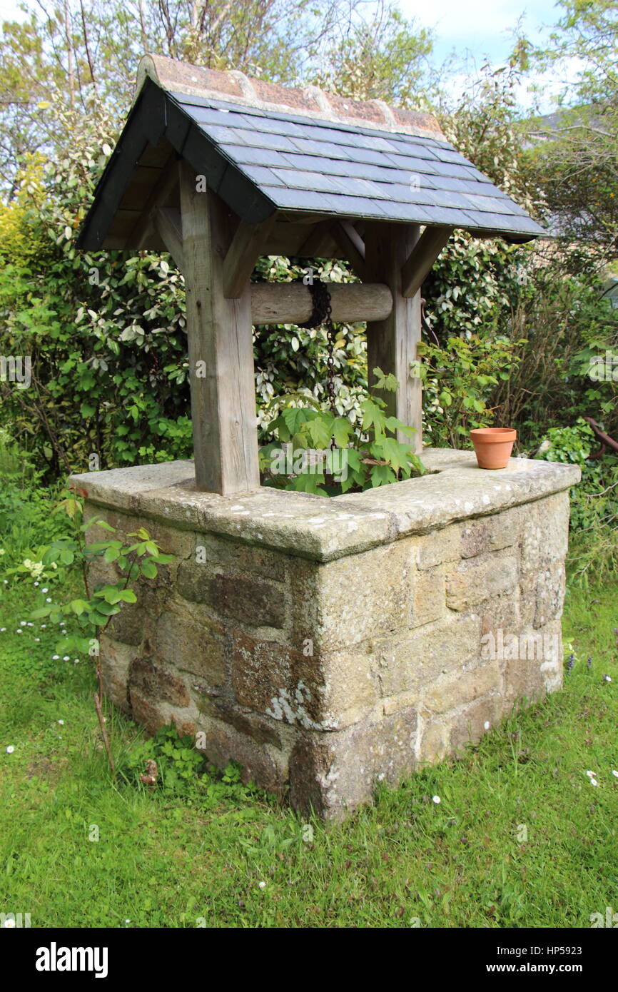 Well garden hi-res stock photography and images - Alamy