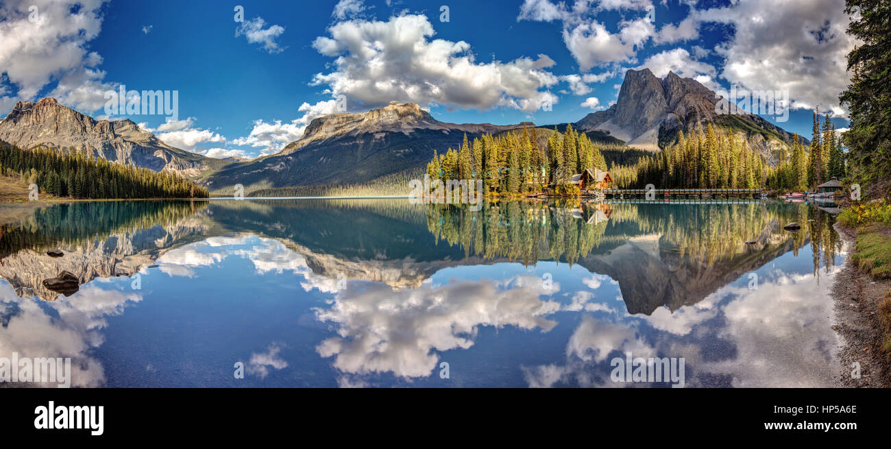 panorama of Emerald Lake in Yoho National Park, British Columbia ...