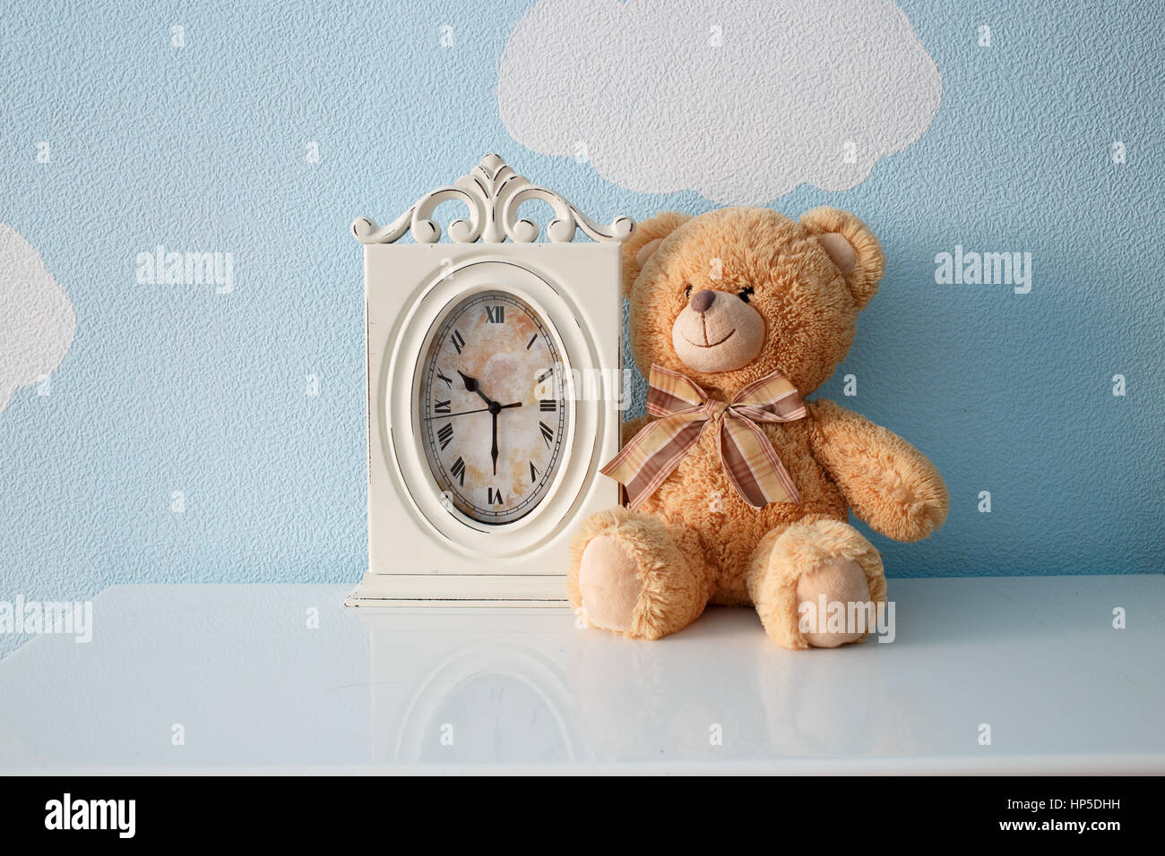 Table clock and teddy bear Stock Photo - Alamy
