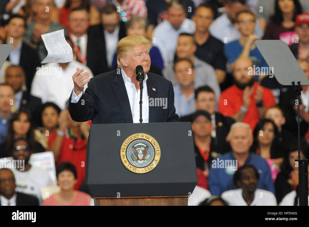 Donald trump inauguration paper hi-res stock photography and images - Alamy