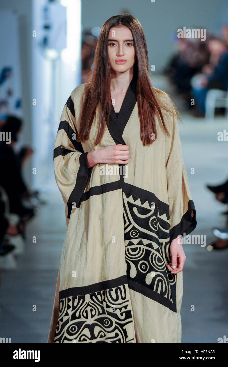 Bahrain women hi-res stock photography and images - Alamy