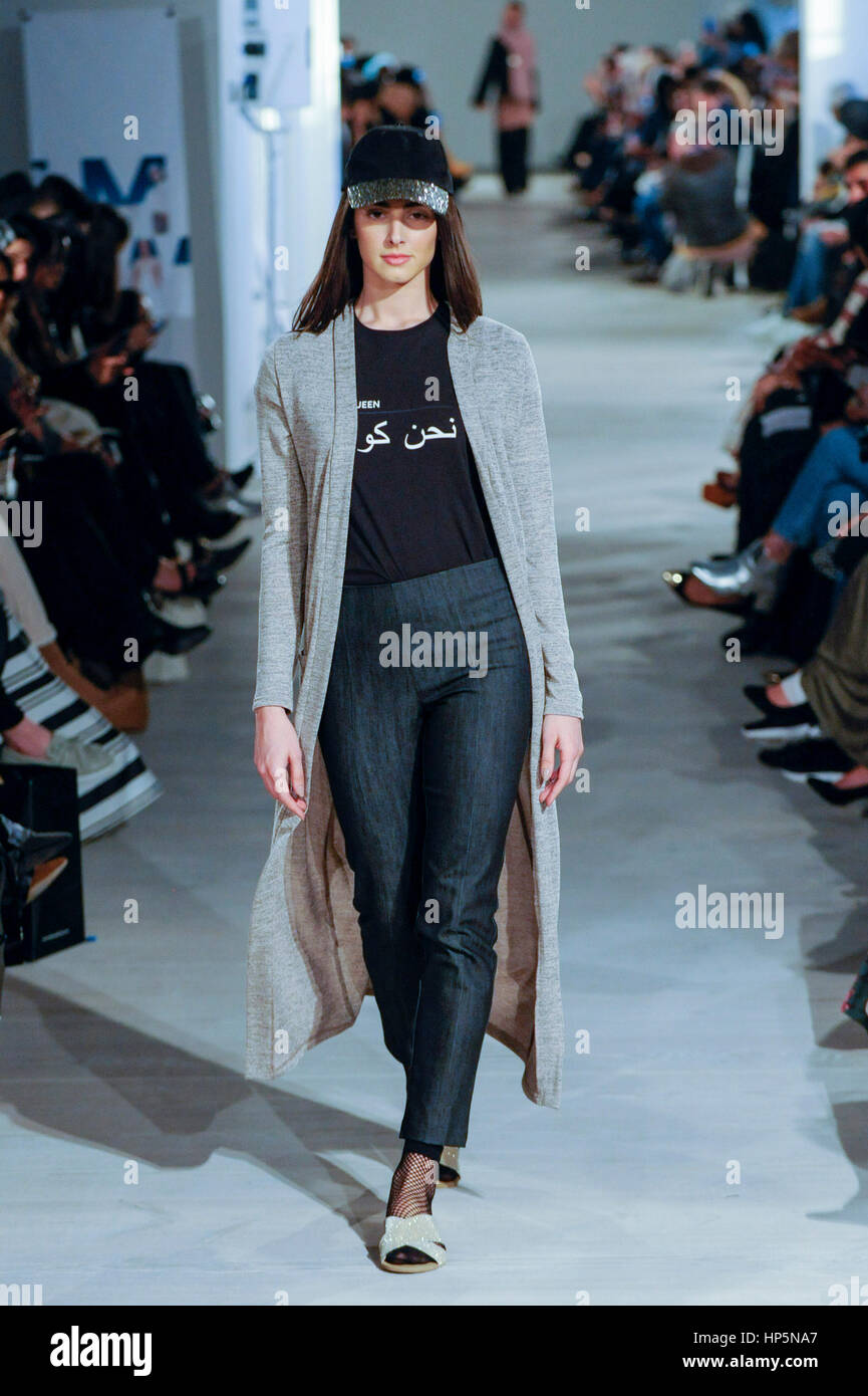 Modest fashion model hi-res stock photography and images - Alamy