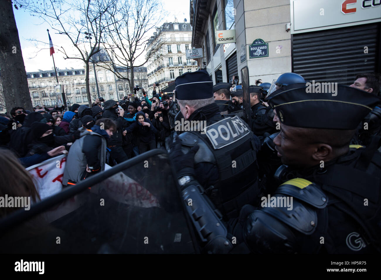 Crs riot policemen hi-res stock photography and images - Alamy